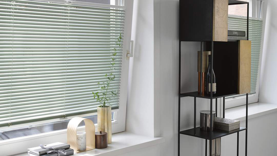 Persienner i aluminium i olika färger och tillverkade efter dina mått | Växjö Markisfabrik